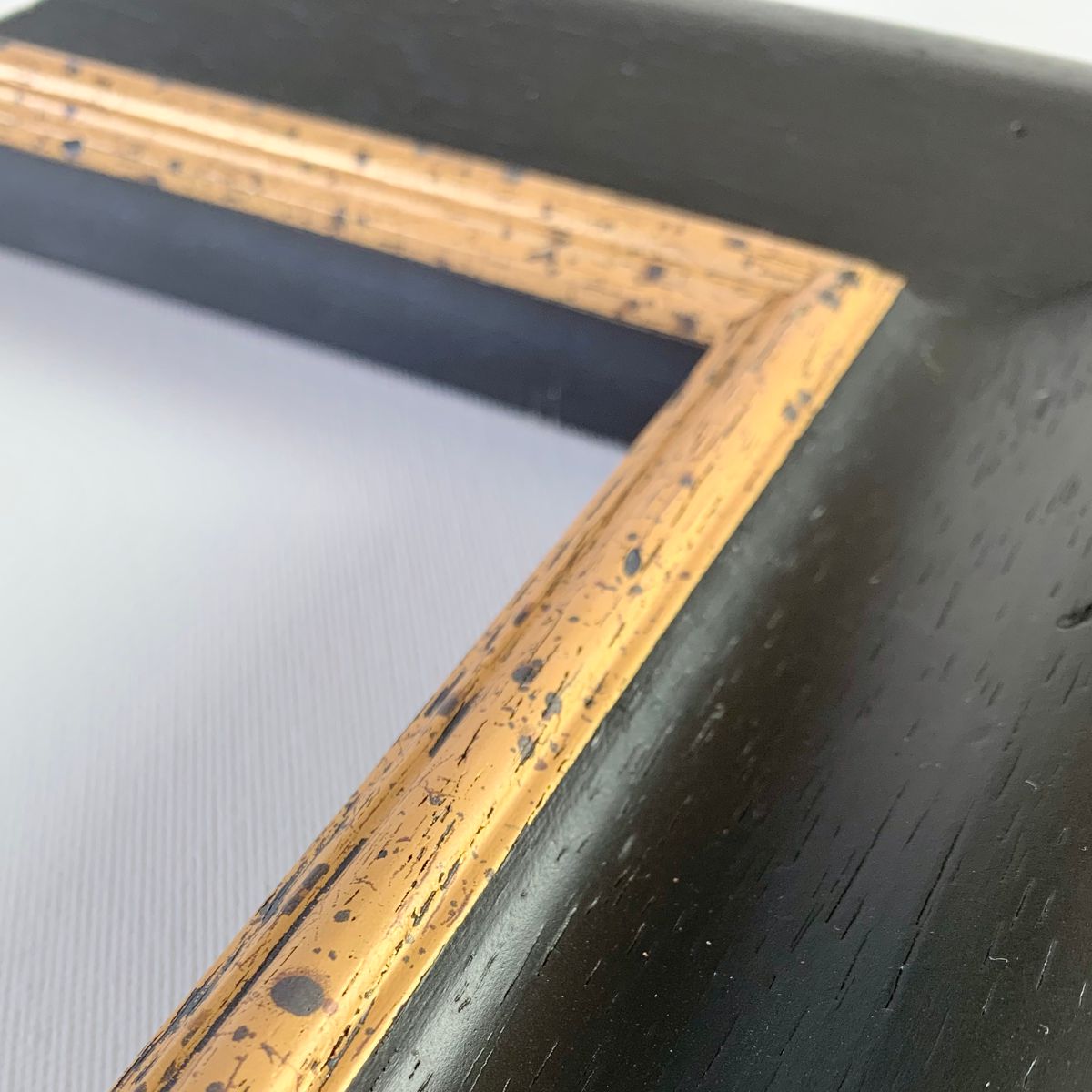 Klasyczna czarna rama do obrazu złoty pasek naturalne drewno